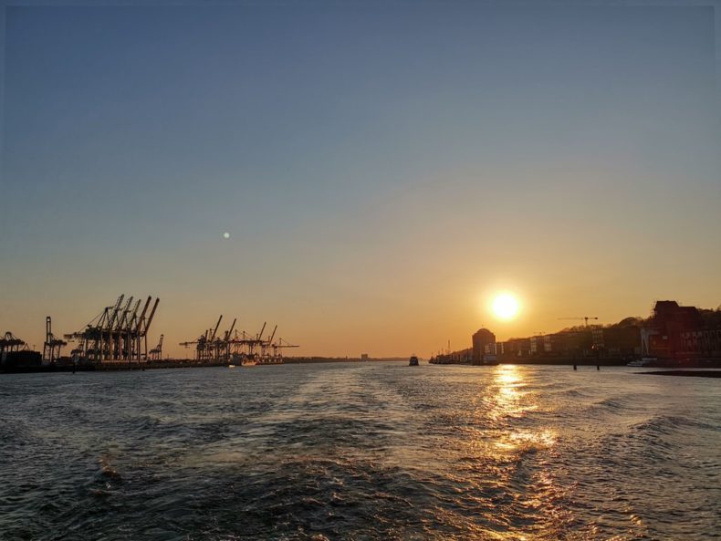 Hamburg auf dem Wasser erleben: Hadag Linie 62, Fleetfahrt, Kanalfahrt ...