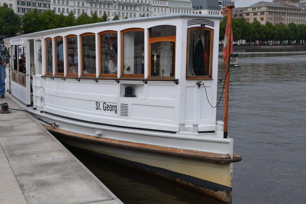 Hamburg auf dem Wasser erleben: Hadag Linie 62, Fleetfahrt, Kanalfahrt ...